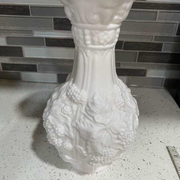 Accents | Imperial Glass White Milkglass Loganberry 1 Vase Excellent ...